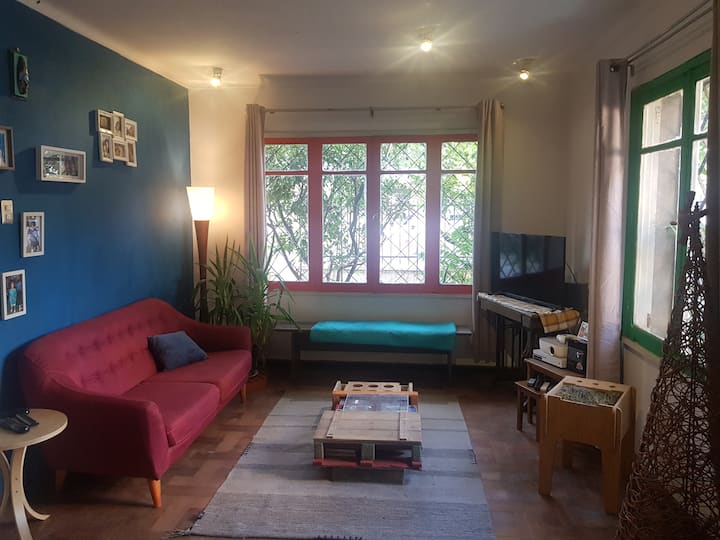 Habitaciones En Bella Casa Antigua De Dos Pisos - チリ サンティアゴ