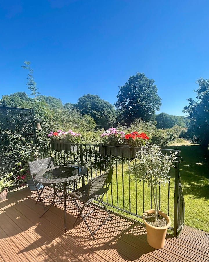 Beautiful Flat With Private Balcony - Croydon, UK