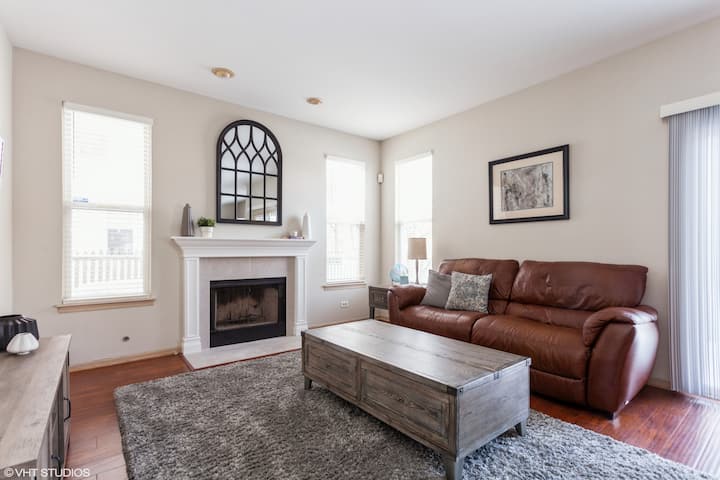 Newly Updated - Close To Everything - Naperville! - Aurora
