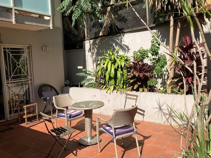 Stylish Comfortable Apartment With Outdoor Garden - Surry Hills