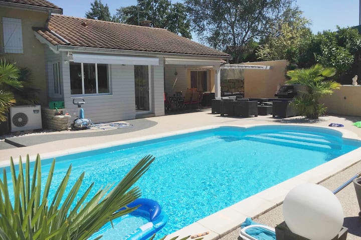 Chambre Privée Indépendante : Maison Avec Piscine - Belleville, France