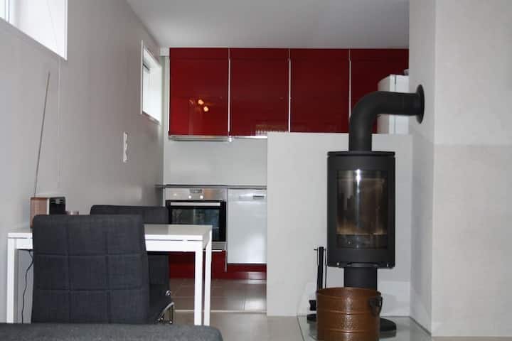 Kjellerleilighet Med Ett Soverom Og 4 Sengeplasser - Kristiansand