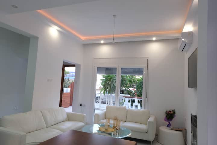 Luxury Fani House Next To Harbor Area With Jacuzzi - Paphos
