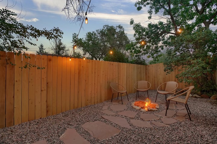 ☀Downtown☀ Hot Tub┃fire Pit┃fenced Backyard┃murals - Colorado Springs, CO