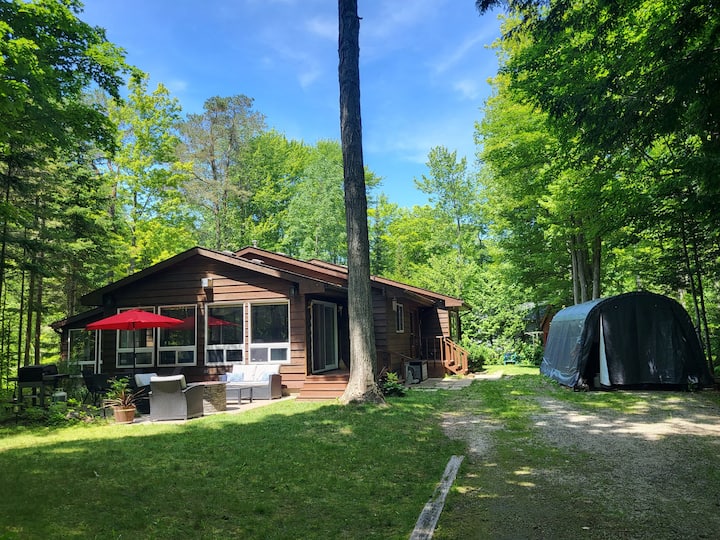 The Cardinal & The Fox Cottage - Sauble Beach