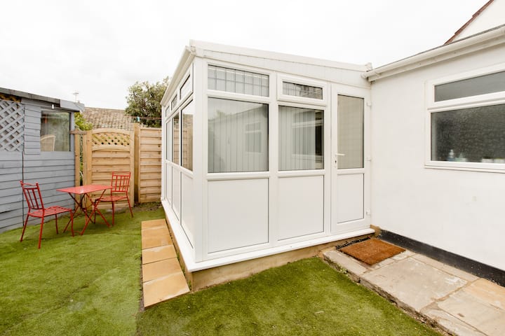 Cosy, Self Contained Garden Apartment. - Herne Bay