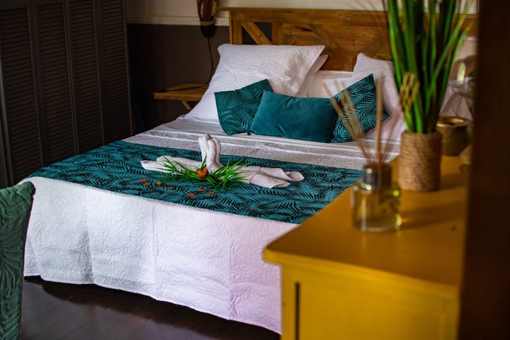 Coquet Bungalow Dans Un Beau Jardin - Martinique