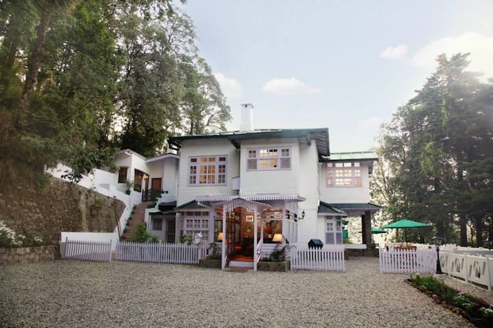 Luxury Entire Heritage Villa, Wifi - Nainital