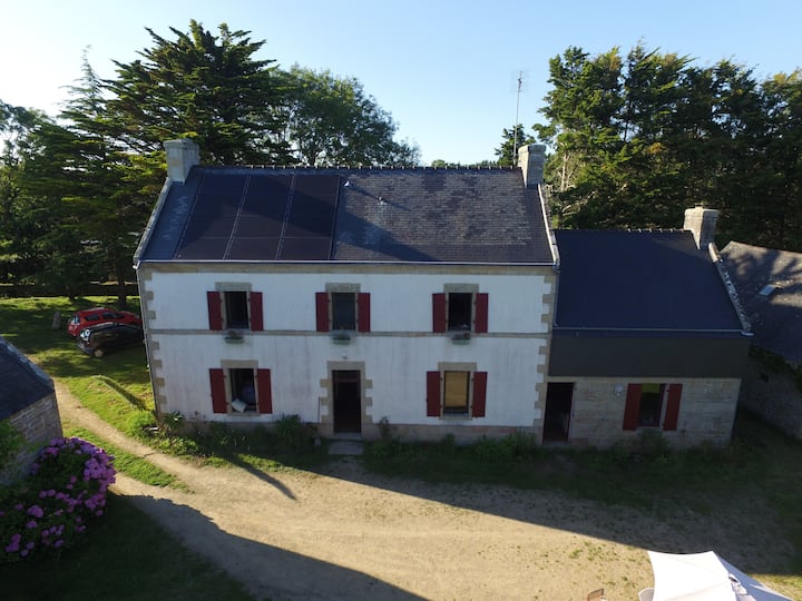 Kermenhir, Charmante Ferme Bretonne Du 15e Siècle - Bretaña