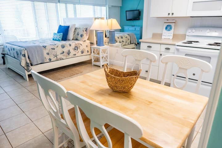 Sue-sea-q 205, Beach Front, No Car Needed! - Panama City Beach, FL