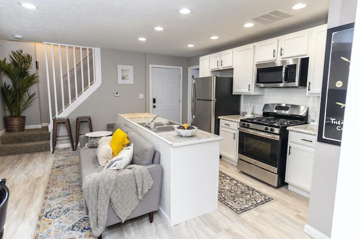 Cozy Ohio City Apartment Minutes From Downtown Cle - Cleveland, OH