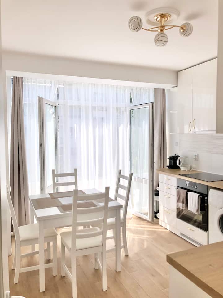 The White Apartment- Cozy, Sunny, Modern; 4 People - Sofia