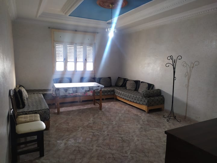 شقة عائلية حديثة الترميم مفروشة و مجهزة بالكامل - Oujda