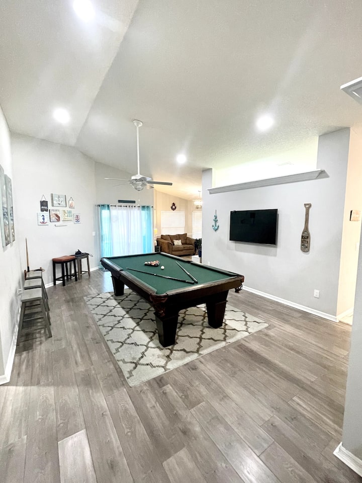 Casa Del Sol/family Home With Pool. - Carousel, Brandon