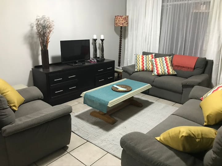 Spacious,secure,2 Bedroom Duplex With Garden - Pretoria