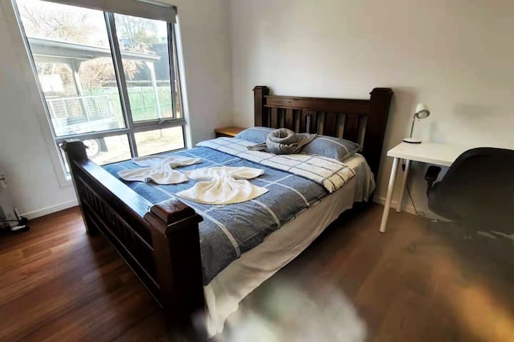 Sunny Master Room With Private Ensuite - Canberra