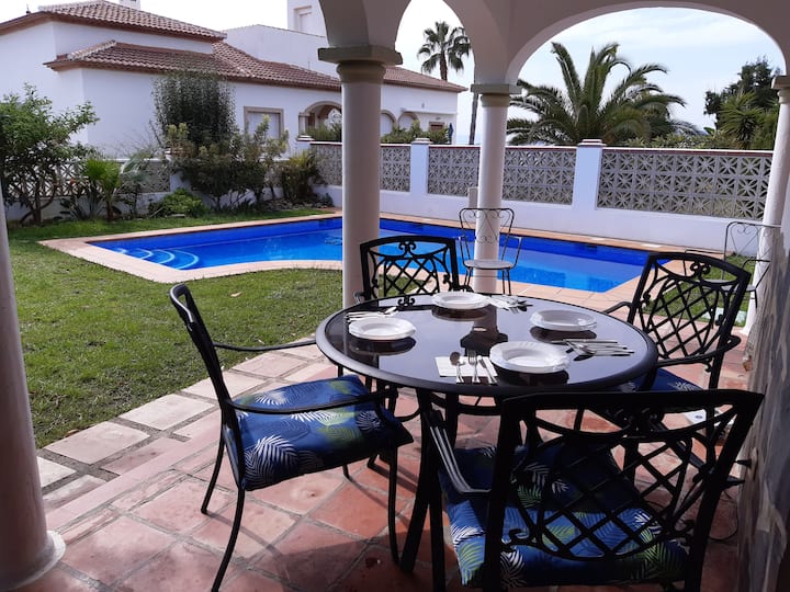 Casa Con Bonito Jardín Y Vistas Al Mar - Spanien