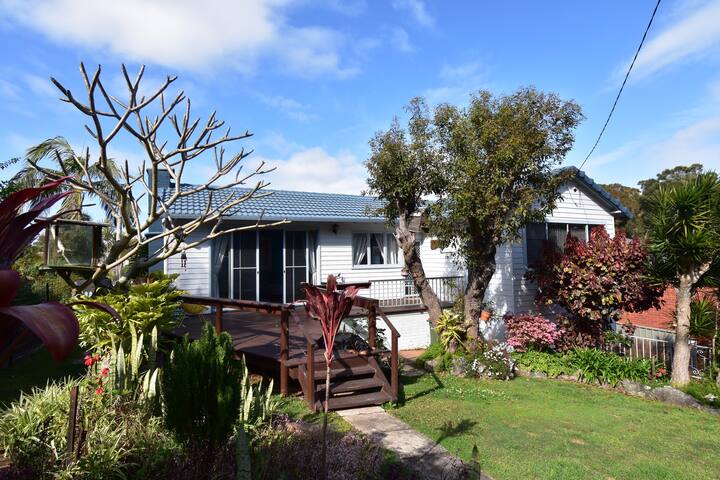 Pet Friendly, Retro Cottage In Brilliant Location - Port Macquarie