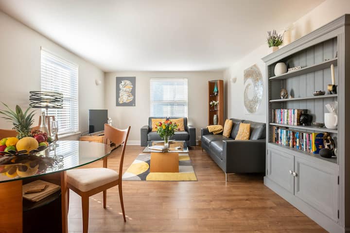 Stylish 2 Bedroom Apartment In Central Location - Canterbury