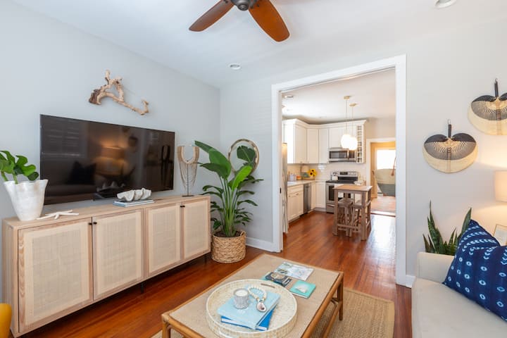 Luxury 2 Bd Home In Downtown + Parking - Charleston, SC