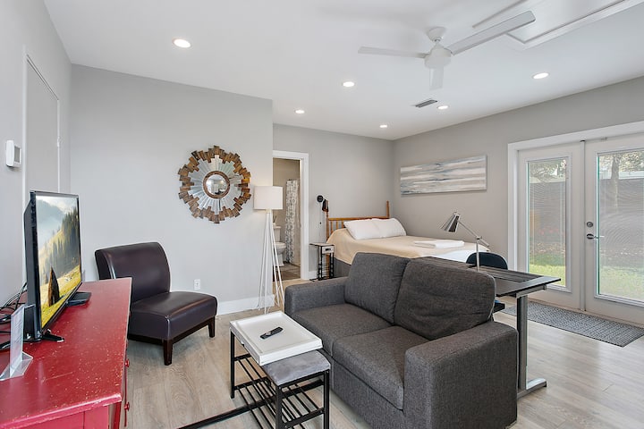 Private Inlaw Studio In Modern House Steps 2 Beach - Neptune Beach, FL