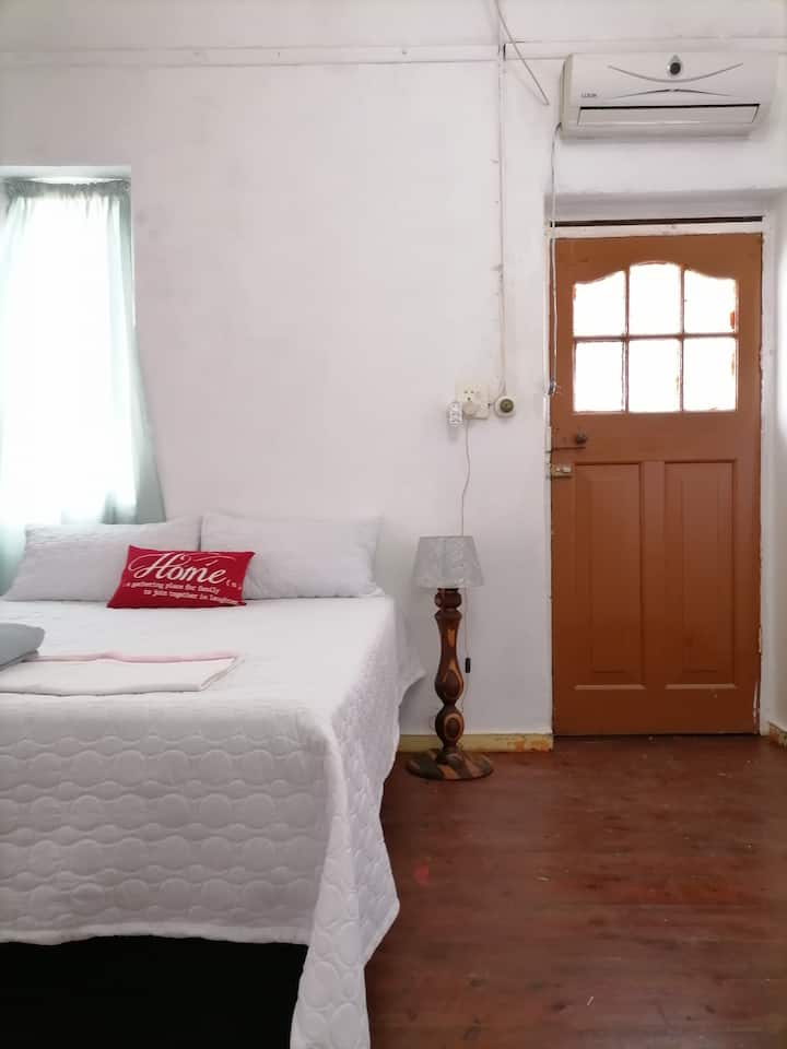 Come Feel Of Our Beautiful Old Dutch House! - Vanrhynsdorp