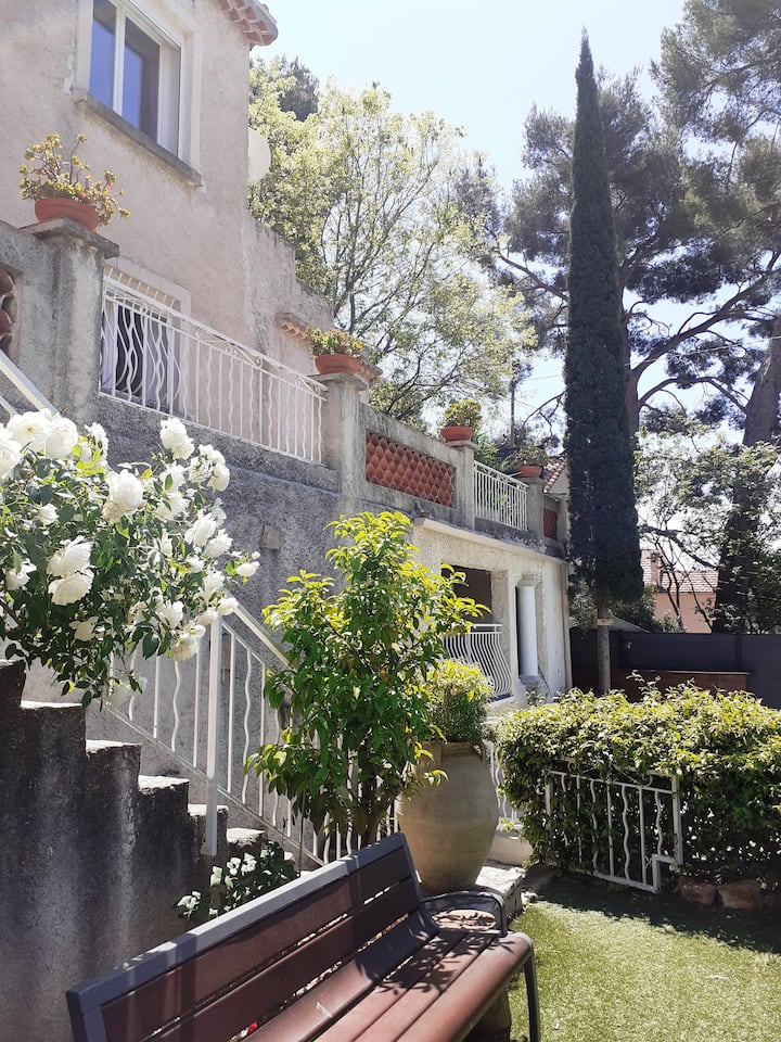 T2 Dans Une Villa Avec Terrasse Et Piscine - Toulon