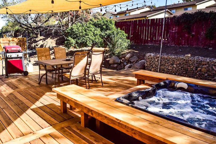 Hot Tub, Jacuzzi & King Suite Near Downtown Reno - Reno, NV