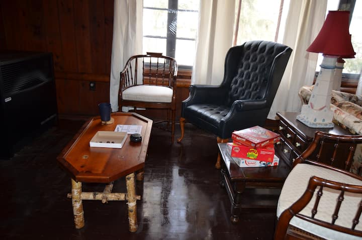 White Lake Log Cabin Resort - Montague, MI