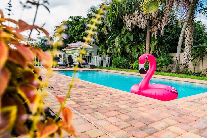 559 Park Place | Hibiscus Villa - Minutes To Beach - Naples Park, FL