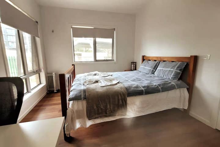 Cozy Master Room With Private Ensuite - Belconnen