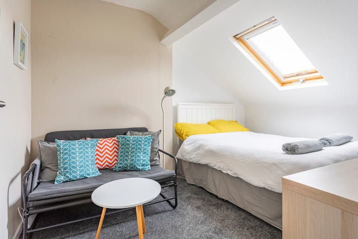 Close To Centre Room & Private Bathroom Parking - Belfast