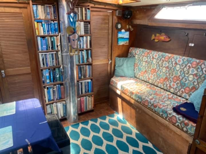 Vineyard Haven Harbor 60’ Sailboat 2 Cabins 4 Beds - Edgartown, MA