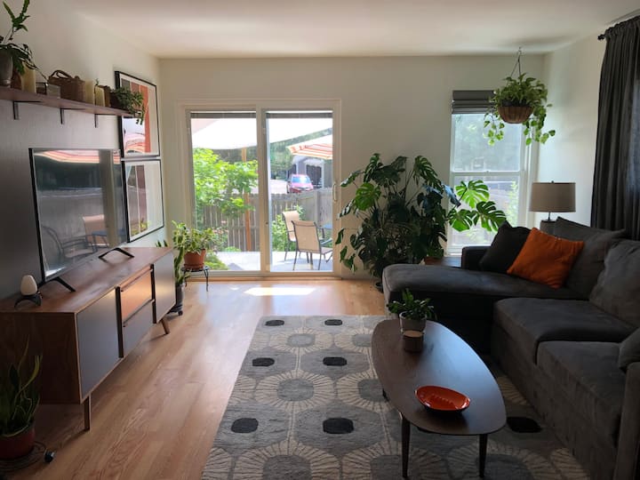 2 Living Spaces - 1 Charming Mid-century Home - Erie