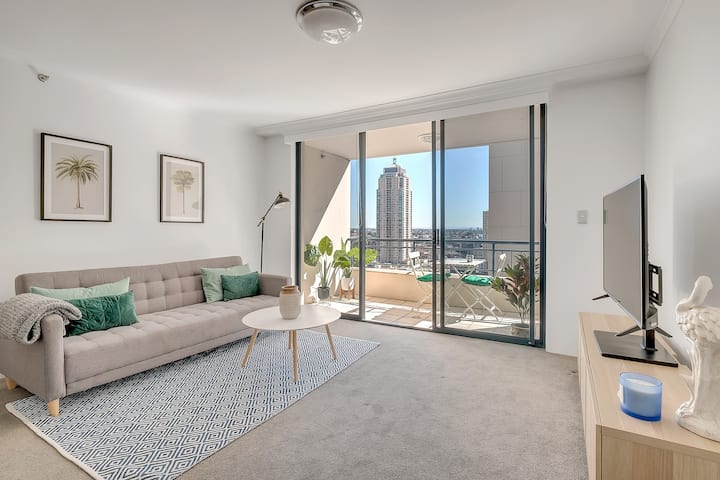 Top Of The Town With Sydney Cbd At Its Doorstep - Sydney central station