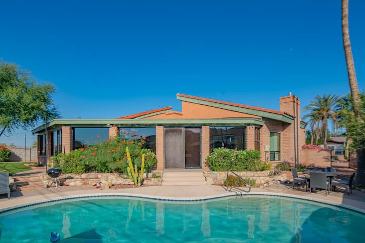 On South Mountain W/ New Hottub & Pool/ Near Golf - Guadalupe, AZ