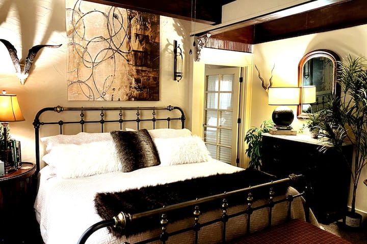 Osage-orange Suite (Rustic But Cozy & Romantic 🥂) - Kerrville, TX