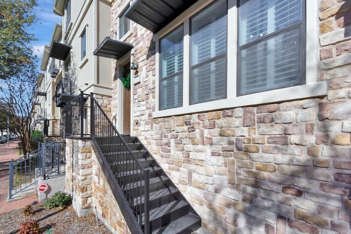 Shops Of Legacy Luxury Townhouse W/ Garage - Plano, TX