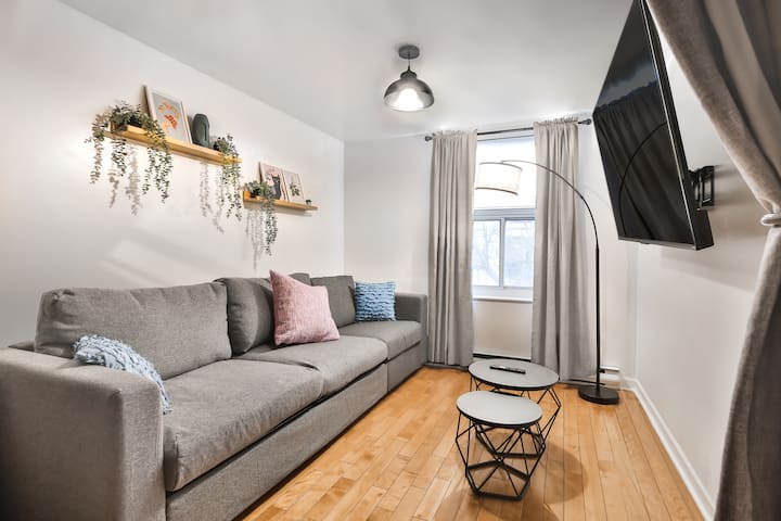 Free Parking | Trendy Neighborhood | Must Stay - Montreal