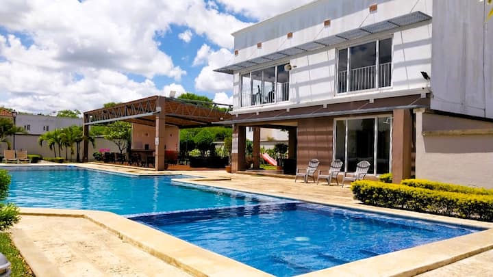 Lovely House ~ Amazing Pool ~ Great Amenities - Managua