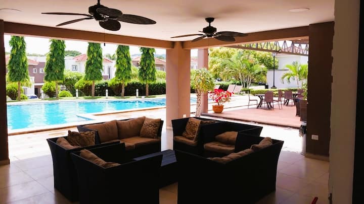 Lovely House ~ Amazing Pool ~ Great Amenities - Managua