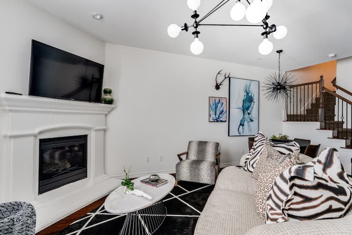 Comfortable Chic | Long Term | Legacy - Plano, TX