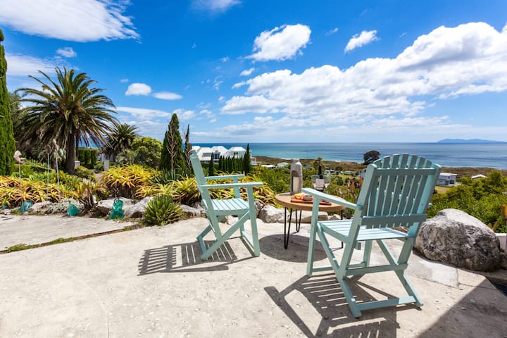 European Escape, Ocean Views And Terrace Garden. - Waihi Beach