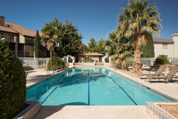 “Fun In The Sun,” View, Pets Ok, Garage, Amenities - St. George, UT