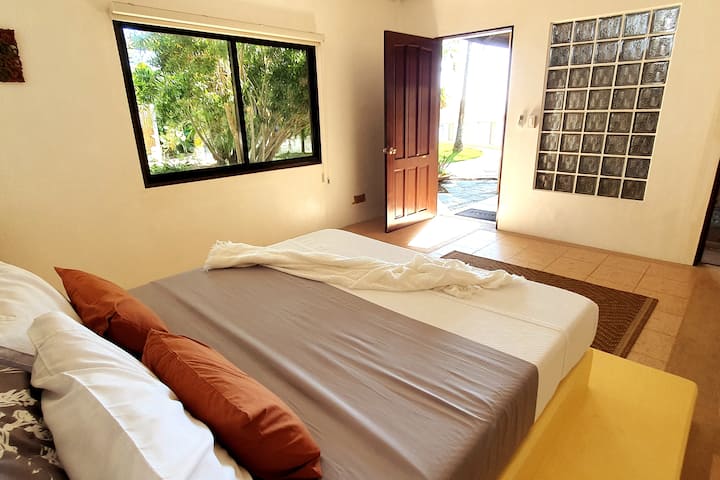 Ojo Dorado (The Pavilion Room) - Philippines