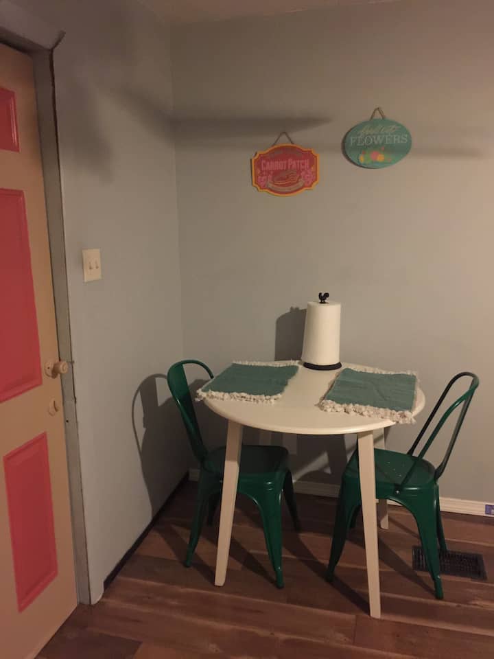 University Digs -Nost Lt Stay Welcome - Buffalo, NY