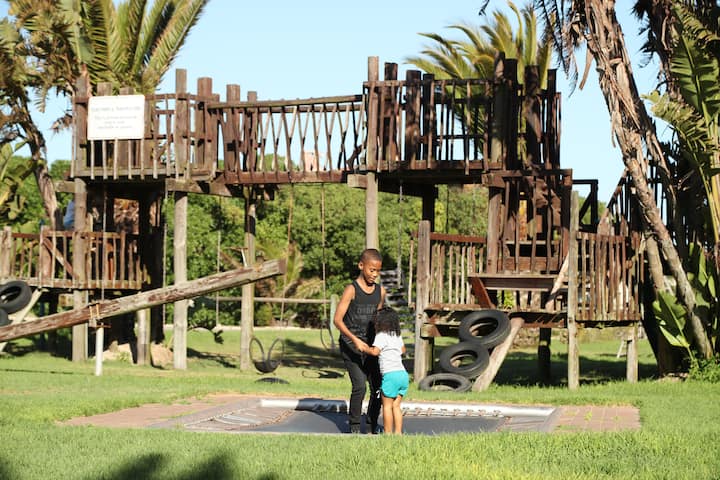 Blue Bay Lodge - 2 Bedroom Garden Facing Cottage - Jacobs Bay
