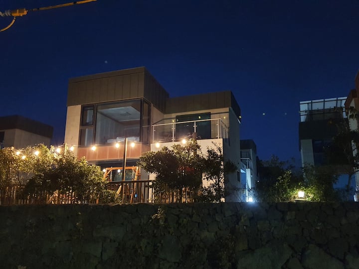 *함덕해변 차로5분*퇴실 오후1시*런던베이글3분*복층독채하우스*셀프바베큐무료#미요하우스# - Jeju-si