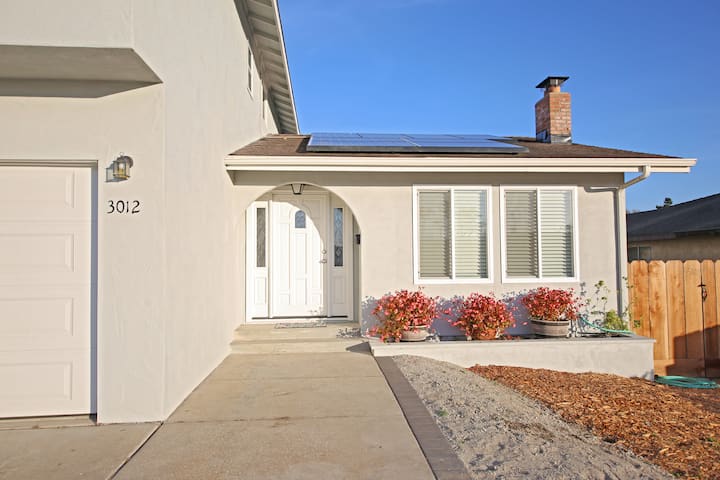 Large, Open, And Bright - Heart Of Monterey Coast - Monterey Bay, CA