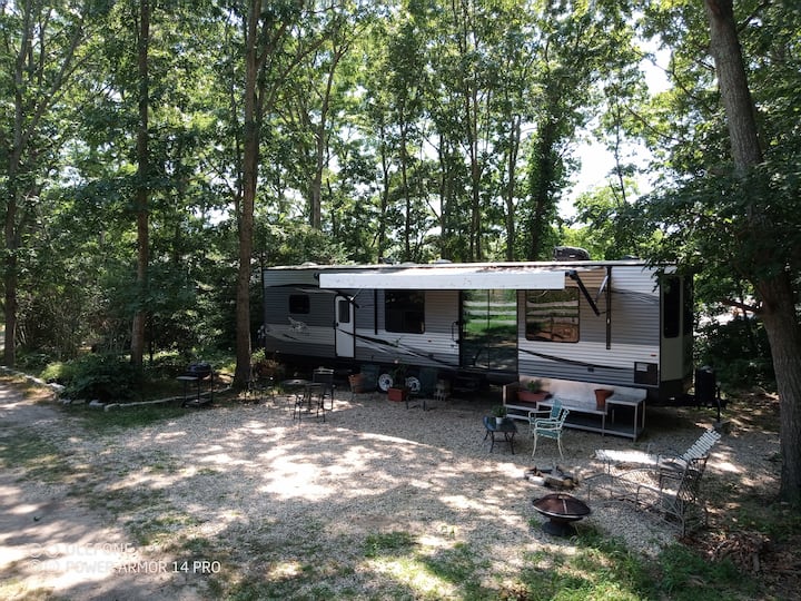 Large Camper, Weekend Getaway From It All - Long Island, NY